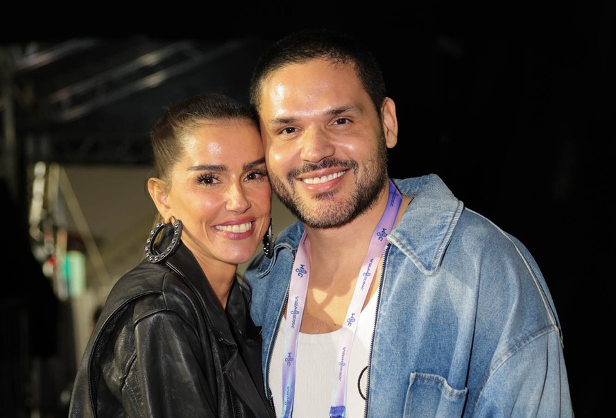Deborah Secco parabeniza o namorado por conquistas no Prêmio Multishow ...