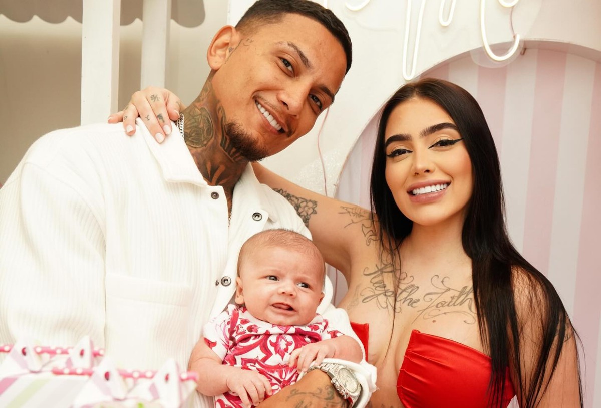 MC Mirella e Dynho Alves celebram aniversário de um mês da filha