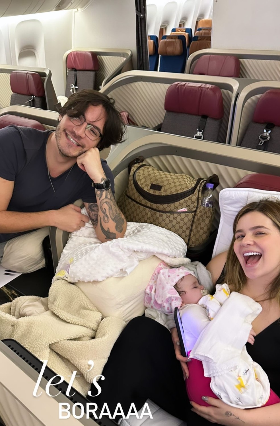 Viih Tube, a mãe e Eliezer embarcam para primeira viagem internacional ...