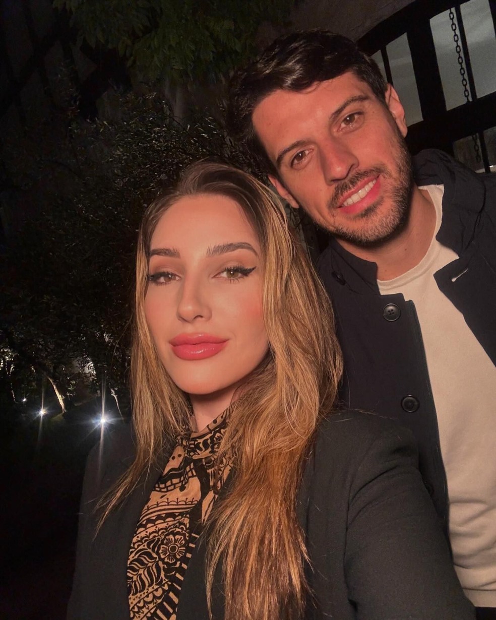 Ex-BBB Amanda Meirelles abre álbum de viagem com o novo namorado; veja fotos