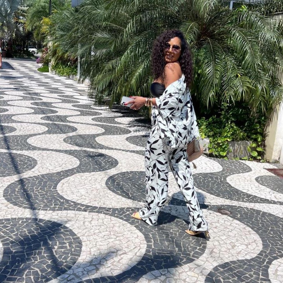 Ex-Globeleza Valéria Valenssa curte piscina em Paraty, e web elogia ...