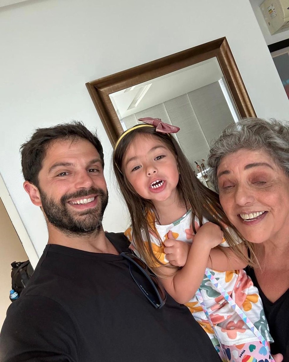 Leda Nagle compartilha momentos com Duda Nagle e a neta Zoe no Rio