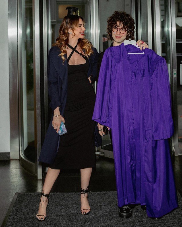 Luciana Gimenez e Mick Jagger vão à formatura de Lucas e ela abre álbum ...