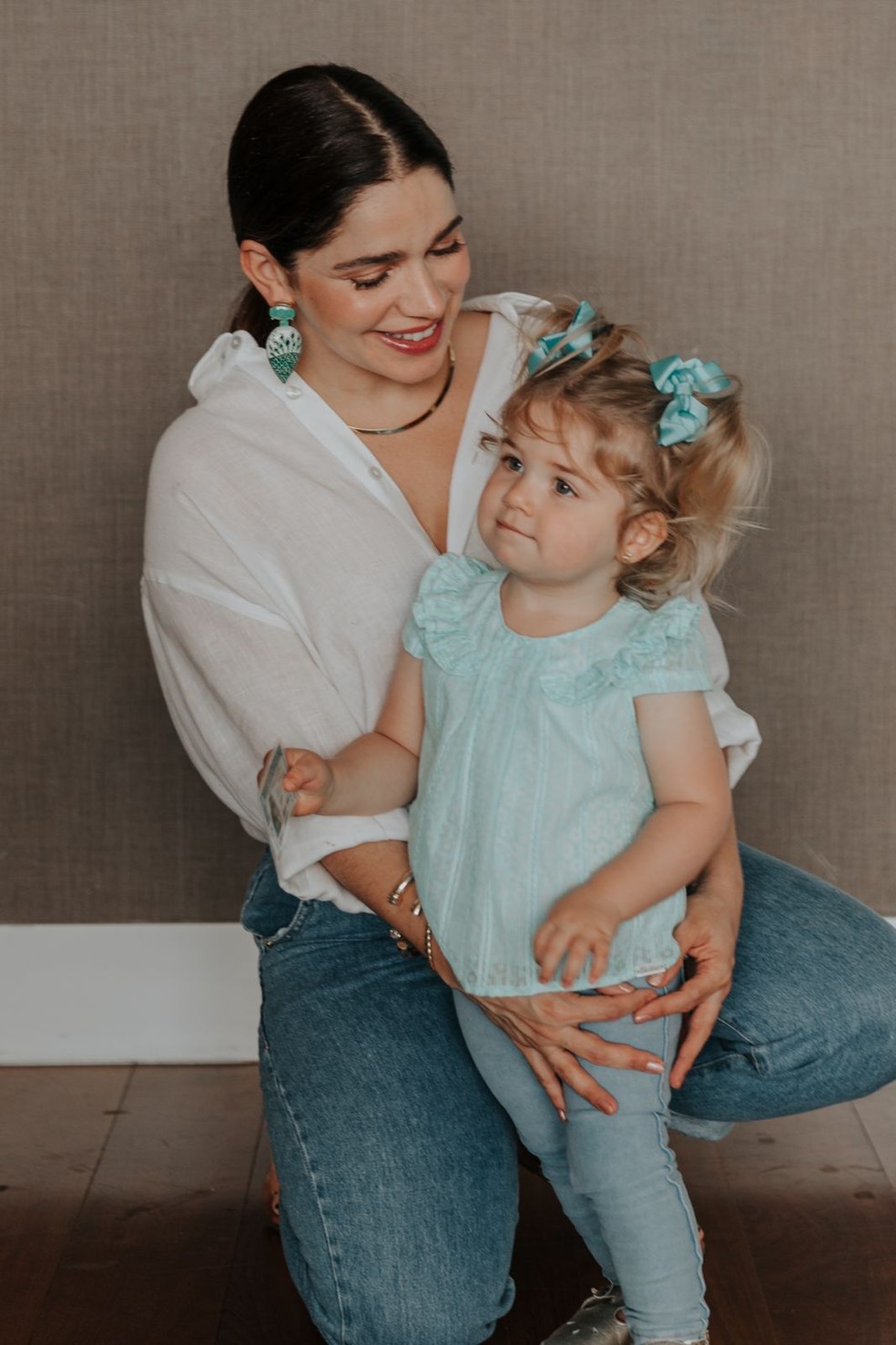 Sabrina Petraglia anuncia mudança para Dubai com o marido e os 3 filhos