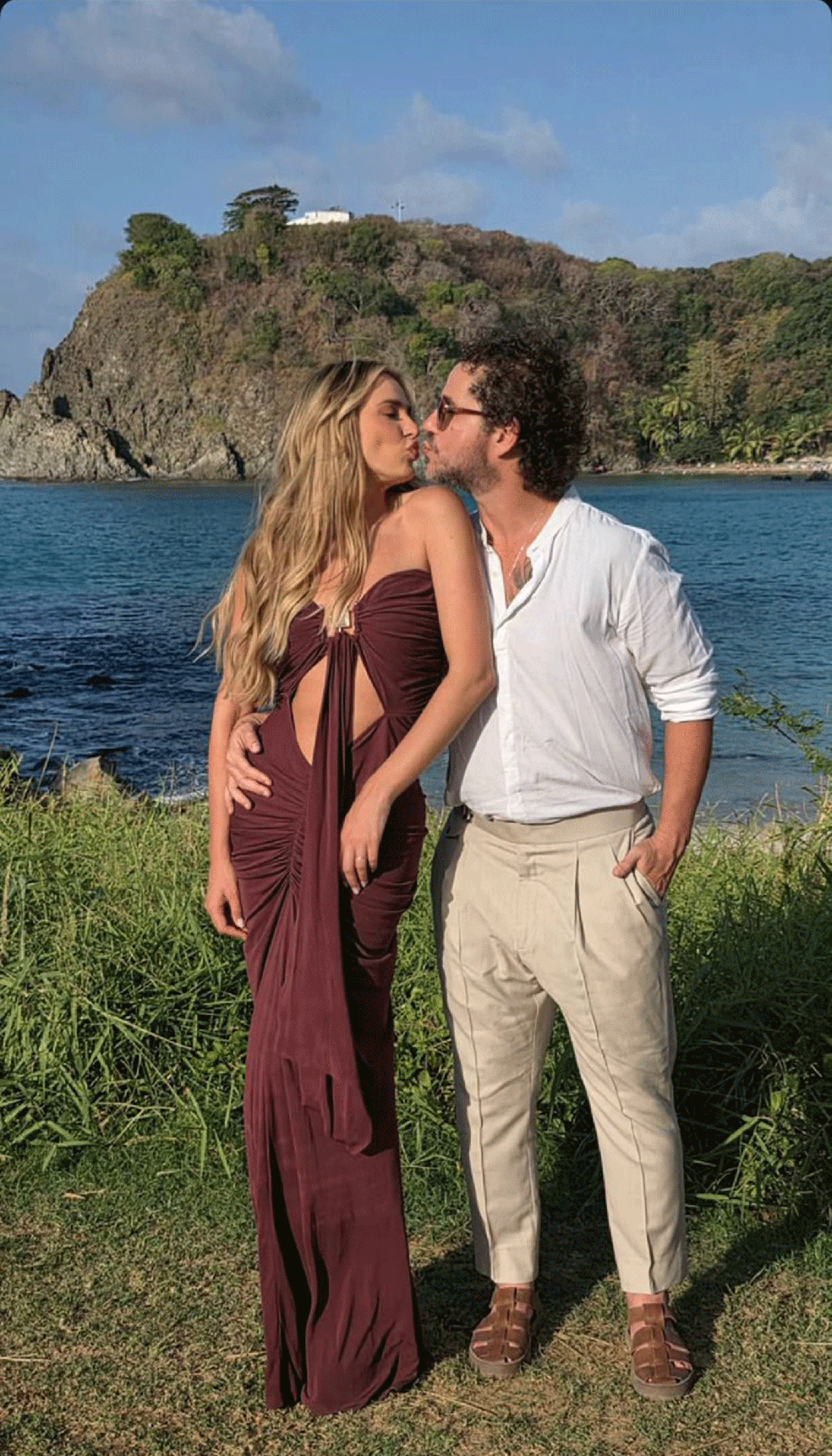 Marco Luque e Jéssica Correia se casam em Fernando de Noronha