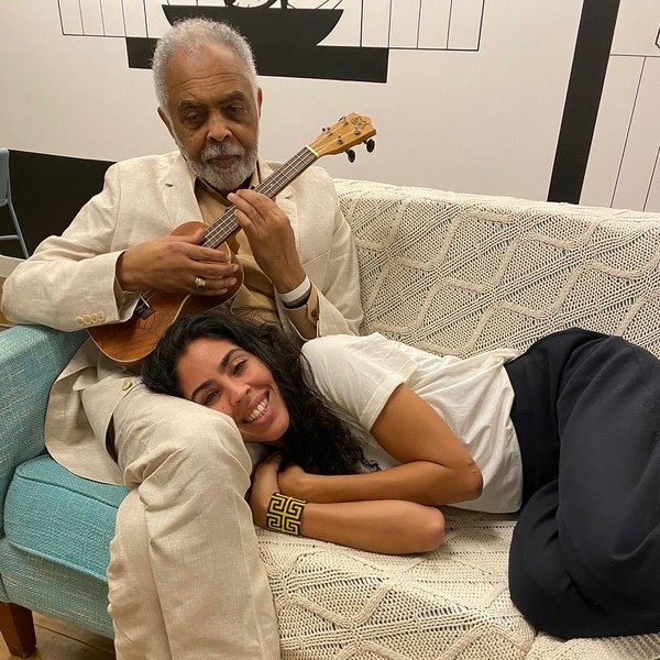 Bela Gil ganha declaração de Gilberto Gil no dia de seu aniversário