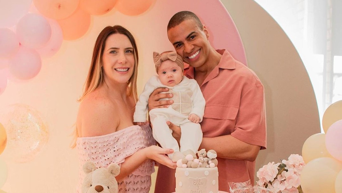 Apresentador Thiago Oliveira e Bruna Matuti celebram mesversário da ...