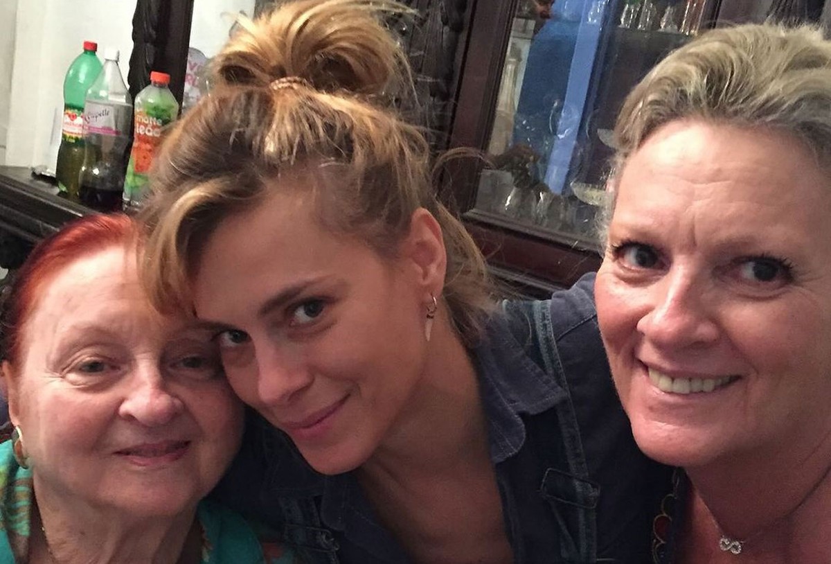Carolina Dieckmann anuncia morte da avó no mesmo dia que faz cinco anos ...