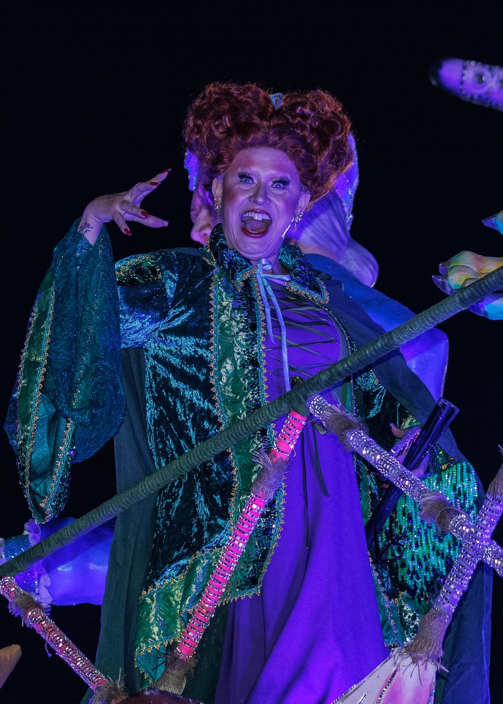 Nany People surge como bruxa de 'Abracadabra' no Carnaval de SP; compare
