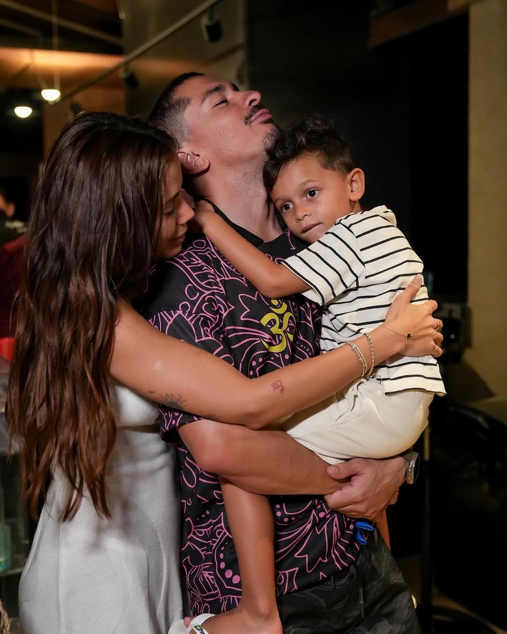 Anitta dança muito e canta com vocalista do Natiruts em 3ª festa de ...