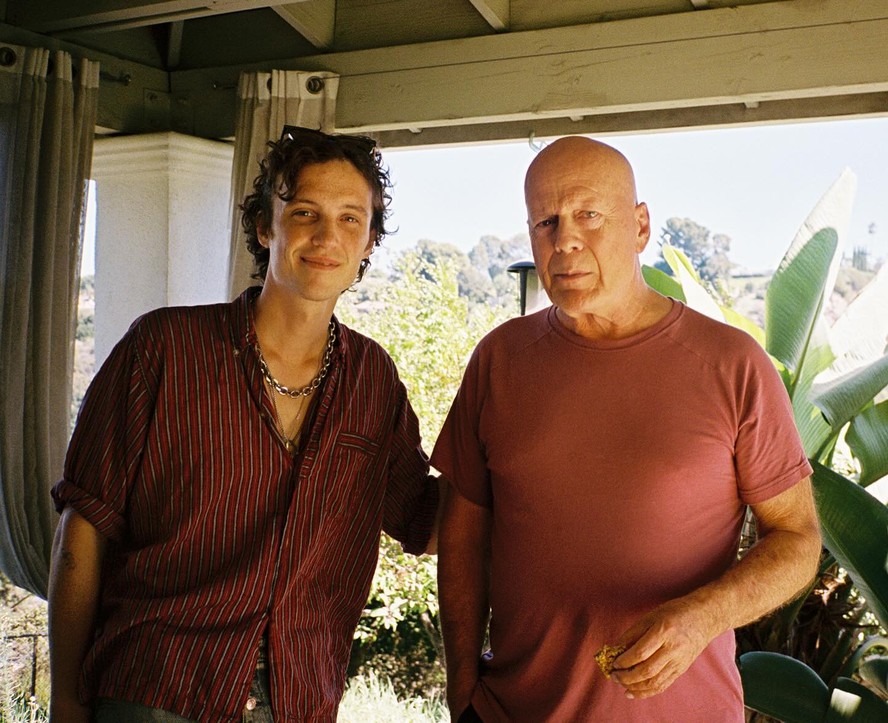 Com demência, Bruce Willis aparece em nova foto tirada pela filha: 'Luz ...