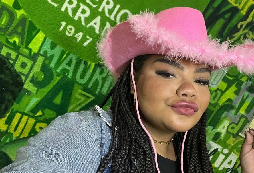 Caçula de Arlindo Cruz realiza 'Arraiá da Flora Cruz' na quadra do ...