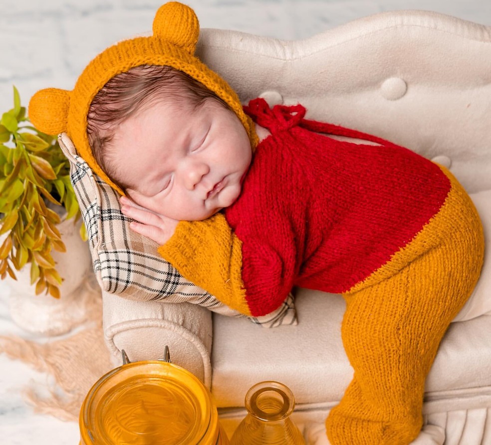 Virginia Fonseca encanta com ensaio newborn de José Leonardo usando ...