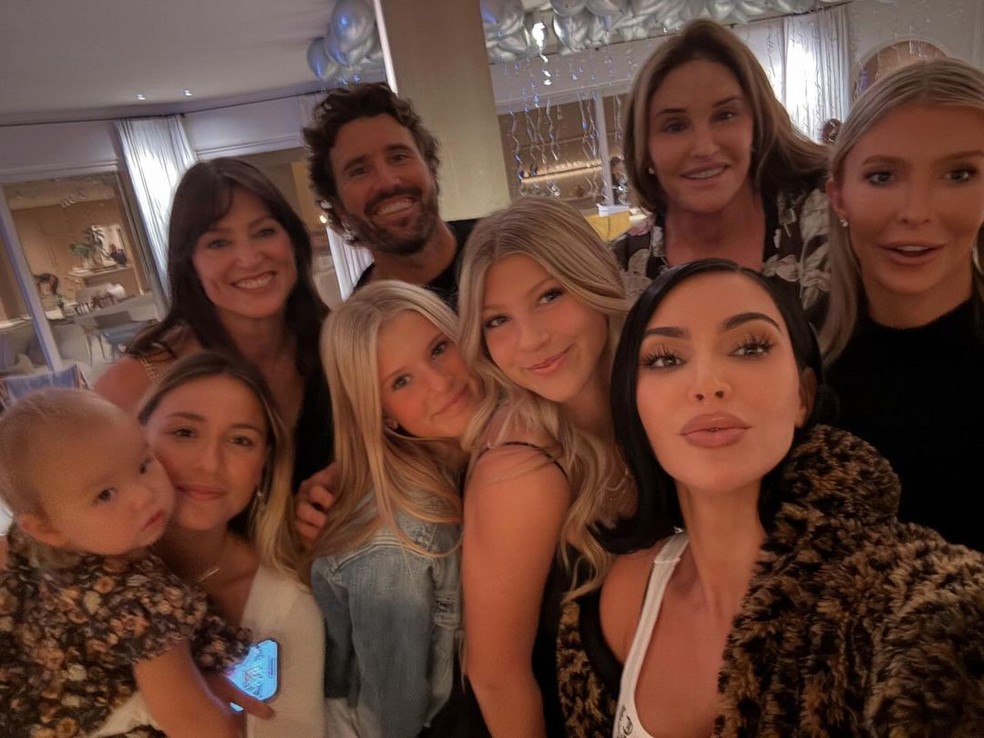 Kim Kardashian comemora aniversário de 75 anos de Caitlyn Jenner, que ...