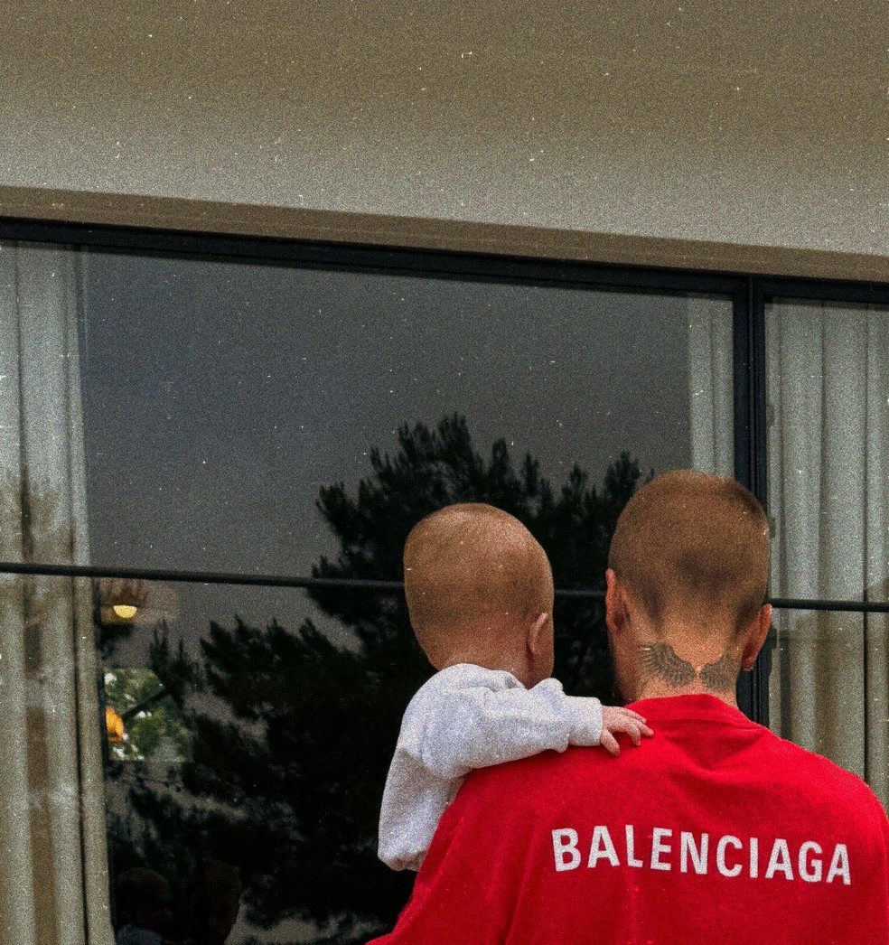 Justin Bieber posta foto rara com o filho, e fãs brincam: 'O chá ...