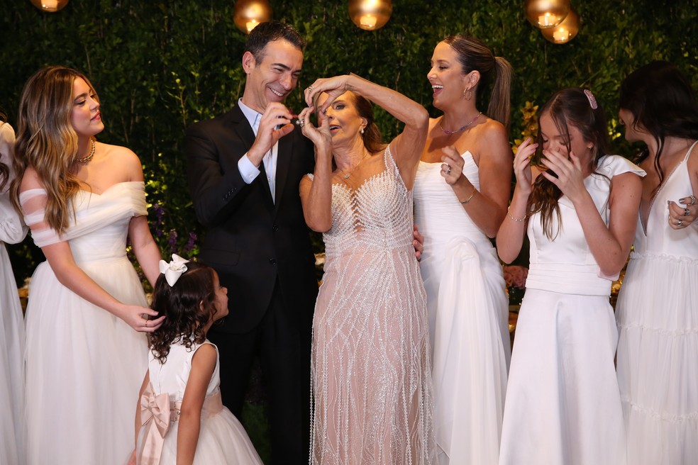 Eterna Garota de Ipanema, Helô Pinheiro celebra 80 com festão no Rio ...