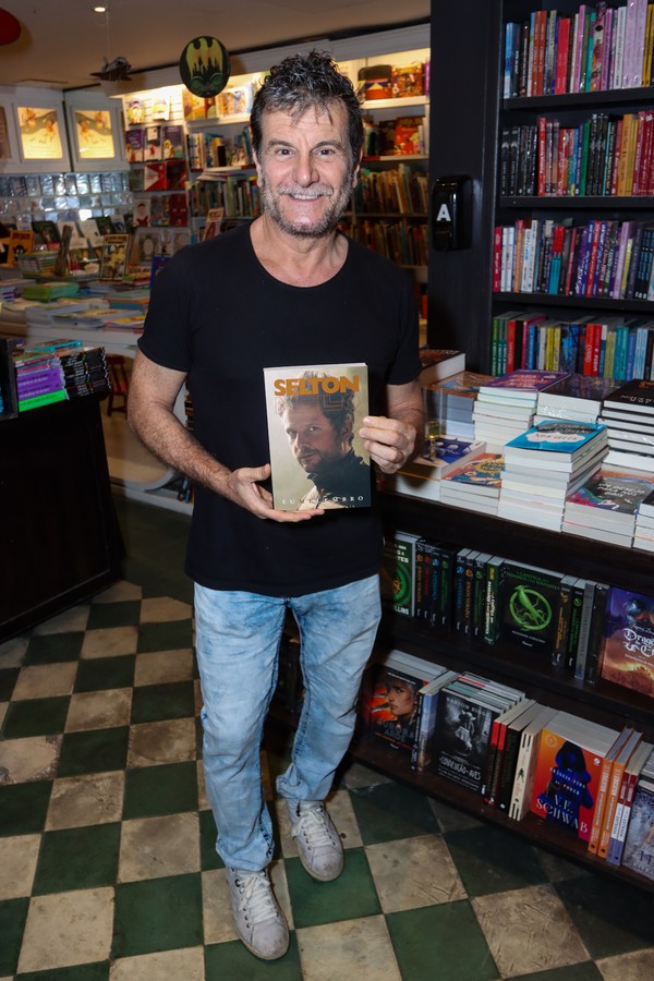 Selton Mello recebe Dieckmann e mais amigos famosos em lançamento de ...