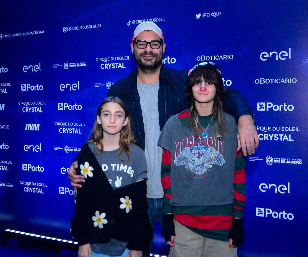 Filha de Thiago Lacerda capricha em maquaigem para ir a evento no Rio