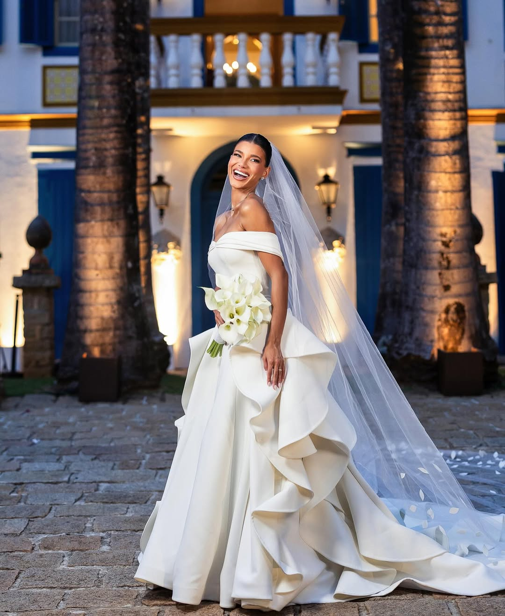 Jakelyne Oliveira mostra como era o segundo vestido em fotos inéditas ...