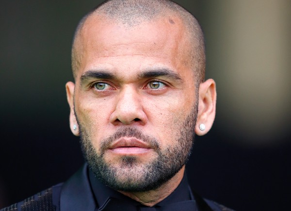 Após mudar depoimento em caso de estupro, Daniel Alves é destaque na ...