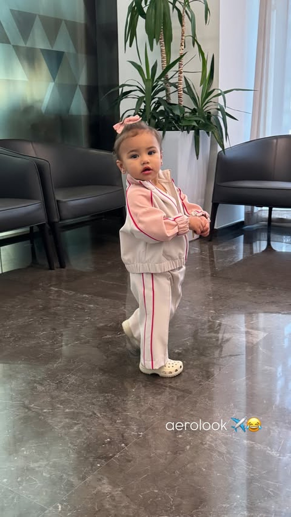 Filha de Neymar, Mavie chega ao Brasil de madrugada e enfrenta ...