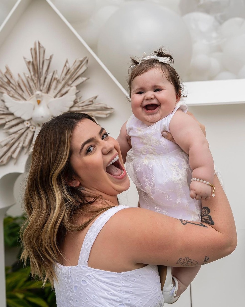 Viih Tube abre álbum de fotos do batizado em família: 'Dia especial'