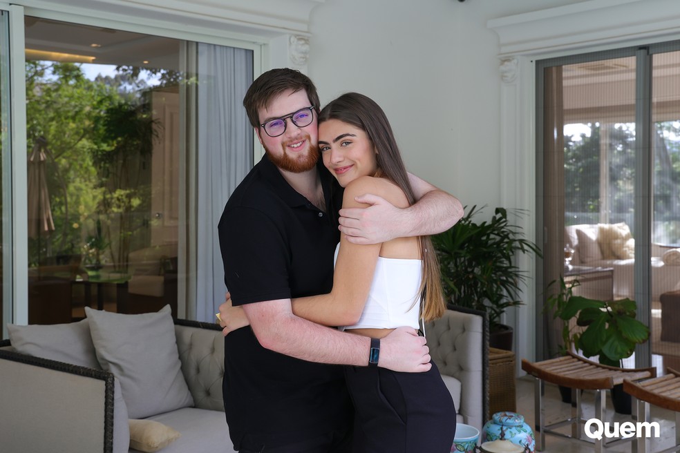 Luma, filha de Elaine Mickely e César Filho, apresenta o namorado ...