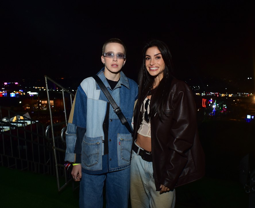 Marcella Rica e a namorada, Natália Rosa, curtem terceiro dia do The Town