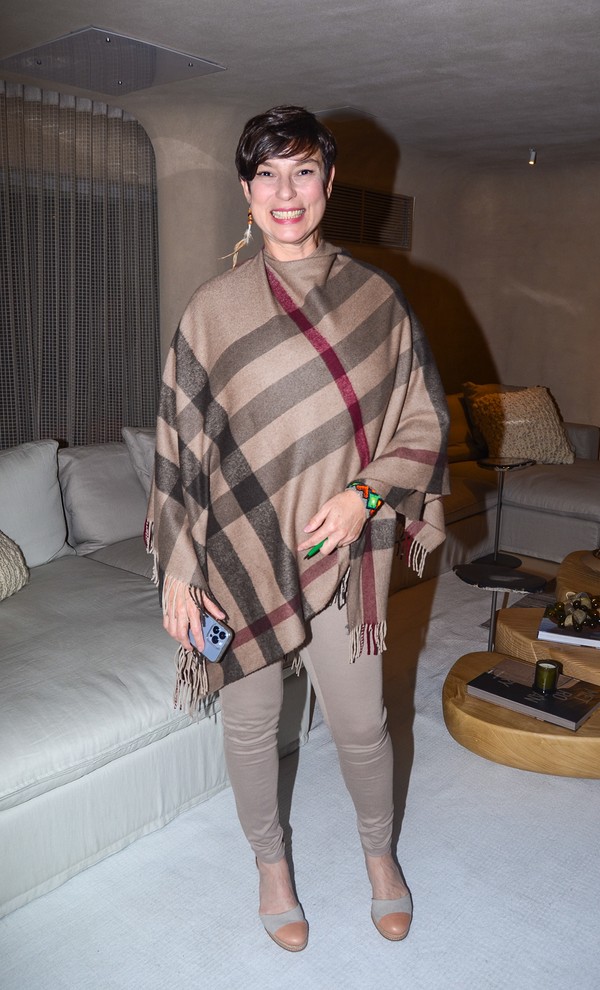 Maria Paula faz aparição rara com namorado de 60 anos, mestre de kung fu