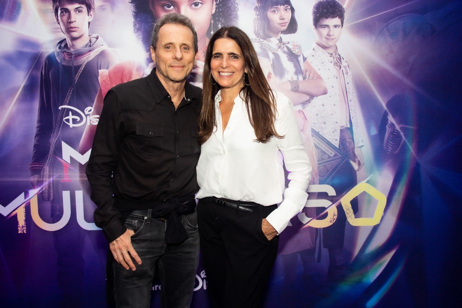 Malu Mader e Tony Bellotto fazem rara aparição juntos em première