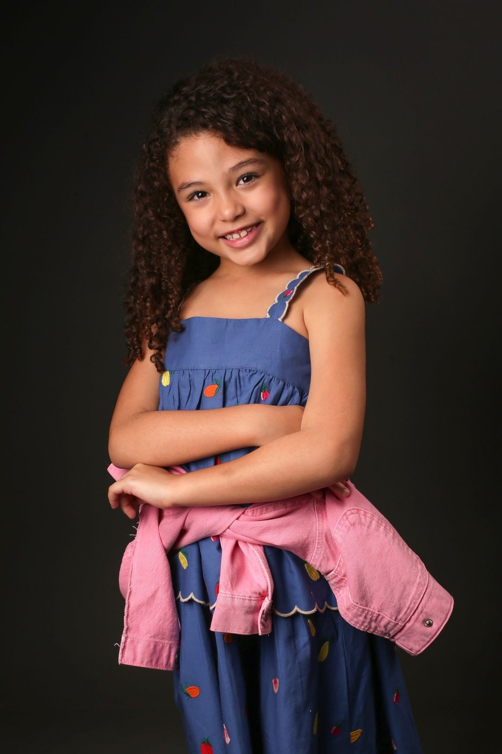 Conheça Elis Cabral, a 'furacãozinho' Sofia de 'Dona de Mim'