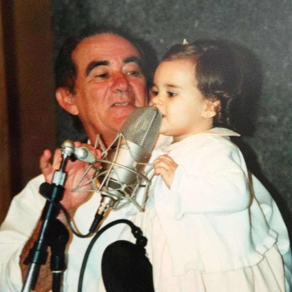 Lívian se declara ao pai, Renato Aragão, após homenagem no 'Domingão ...