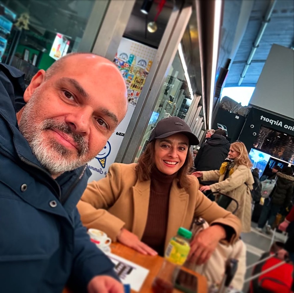 Catia Fonseca e o marido, Rodrigo Riccó, curtem viagem à Itália após demissão dele