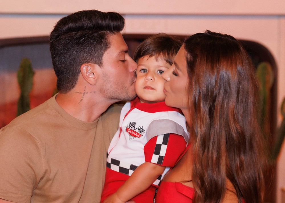 Arthur Aguiar celebra os 2 anos de seu segundo filho, Gabriel, com ...