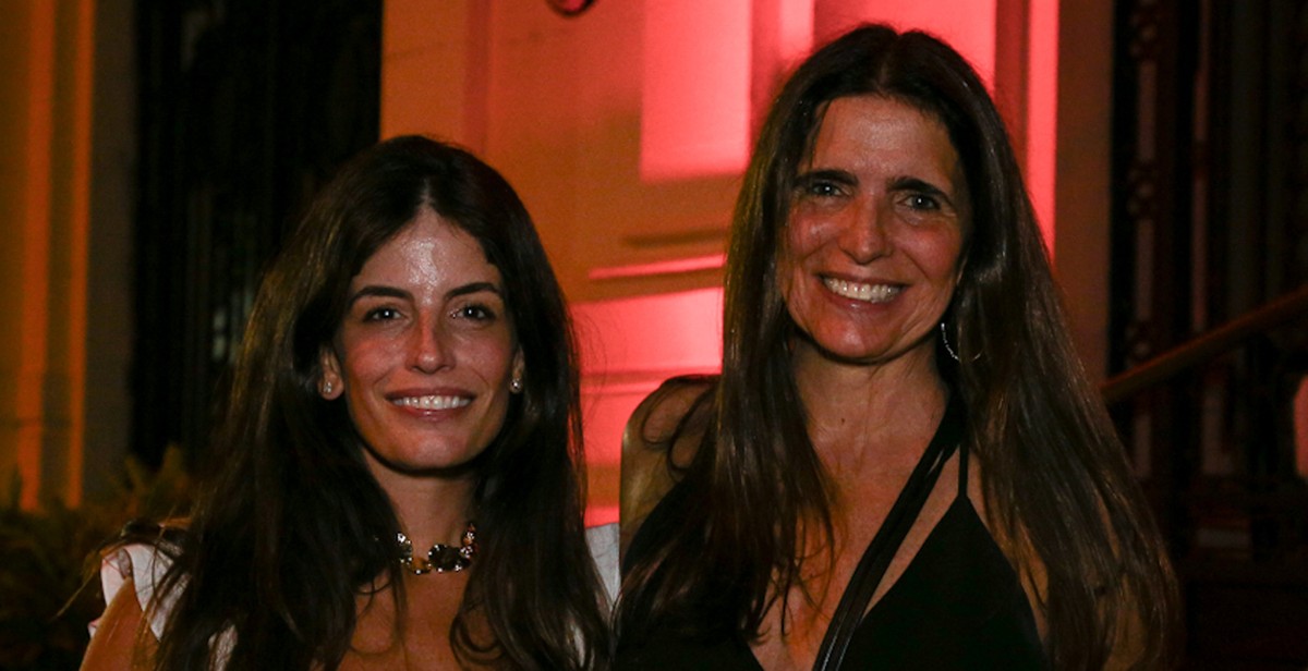 Com a sobrinha, Malu Mader faz aparição rara em festa com famosos