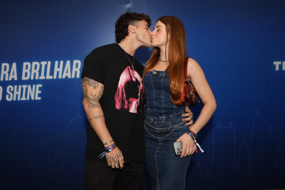 The Town: casais beijam muito e curtem festival; fotos