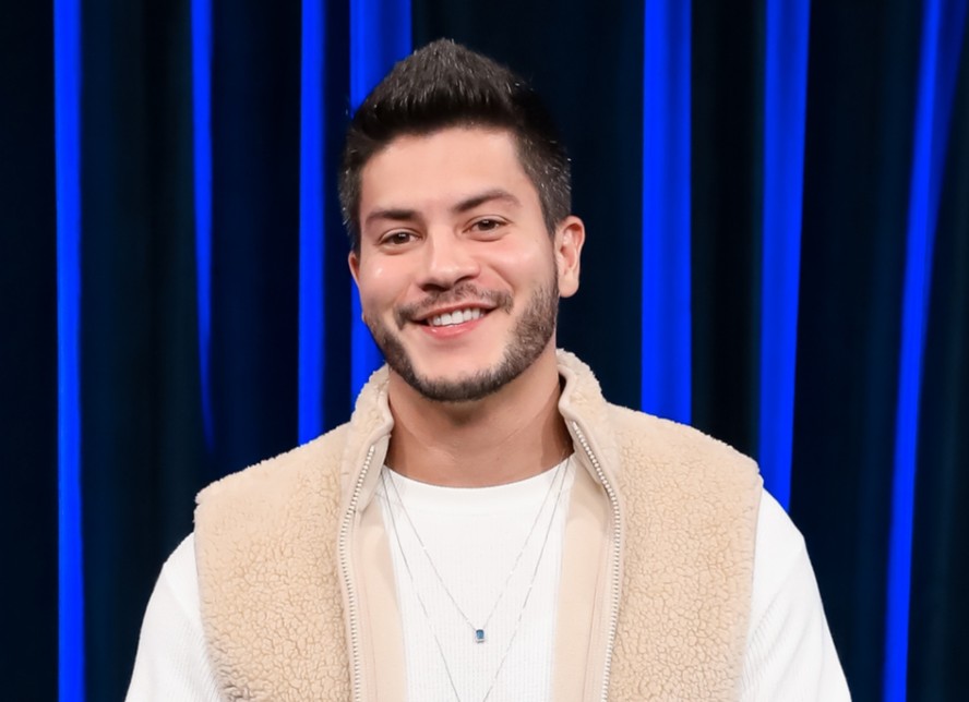 Arthur Aguiar diz que vai se tornar piloto de automobilismo