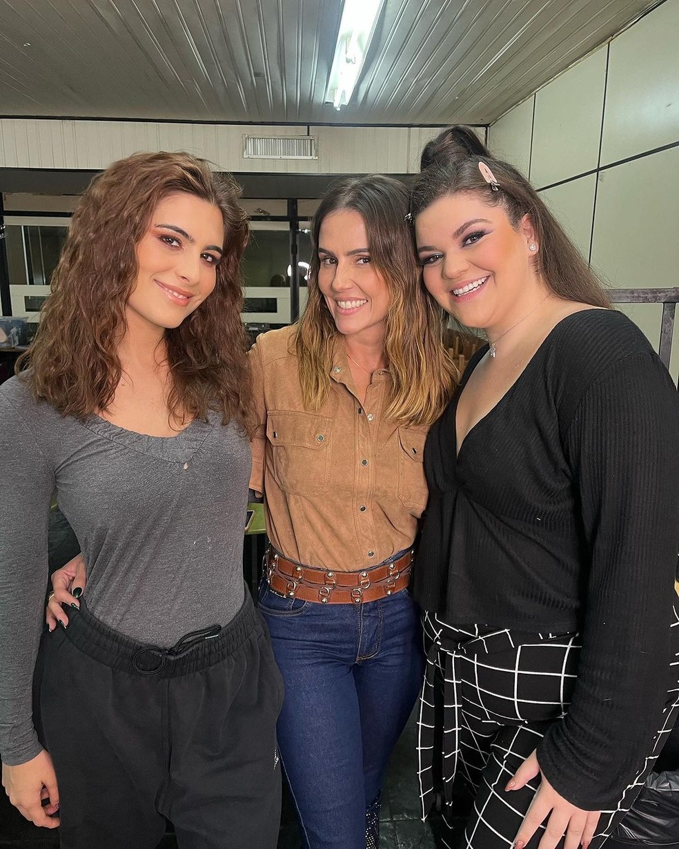 Laura Simões fala da estreia em 'Rensga Hits' ao lado mãe, Fabiana ...