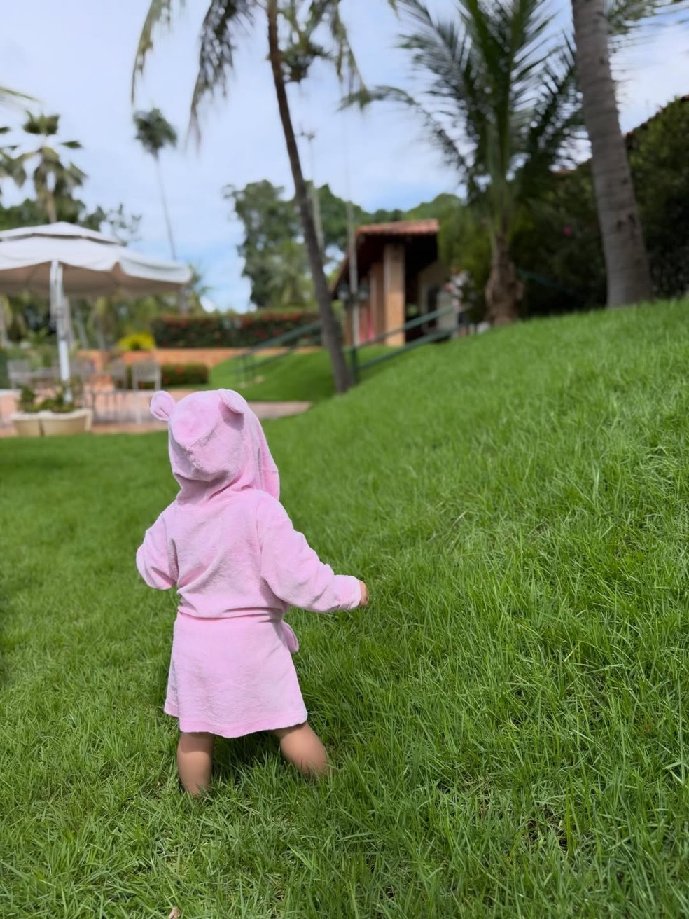 Graciele Lacerda mostra Clara, sua filha com Zezé Di Camargo, curtindo ...