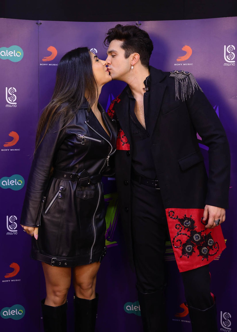 Após virose, Luan Santana beija a noiva Jade Magalhães antes de show em ...