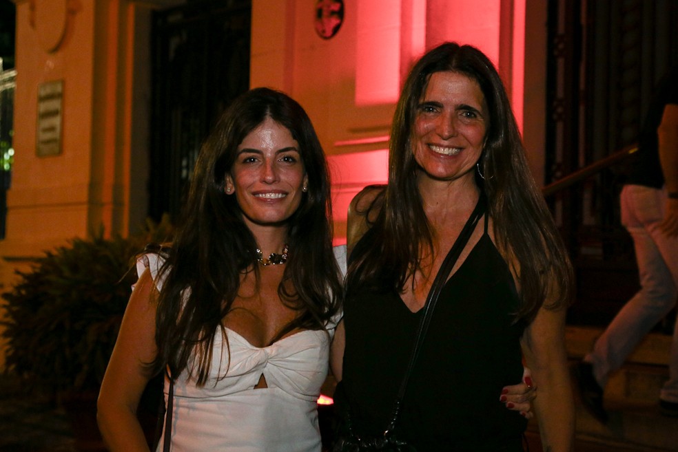 Com a sobrinha, Malu Mader faz aparição rara em festa com famosos