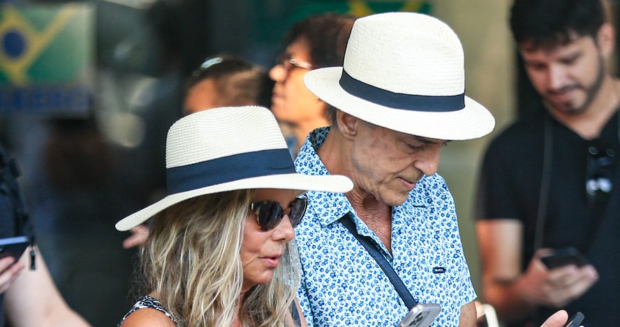 Carlos Alberto Riccelli e Bruna Lombardi fazem aparição raríssima juntos