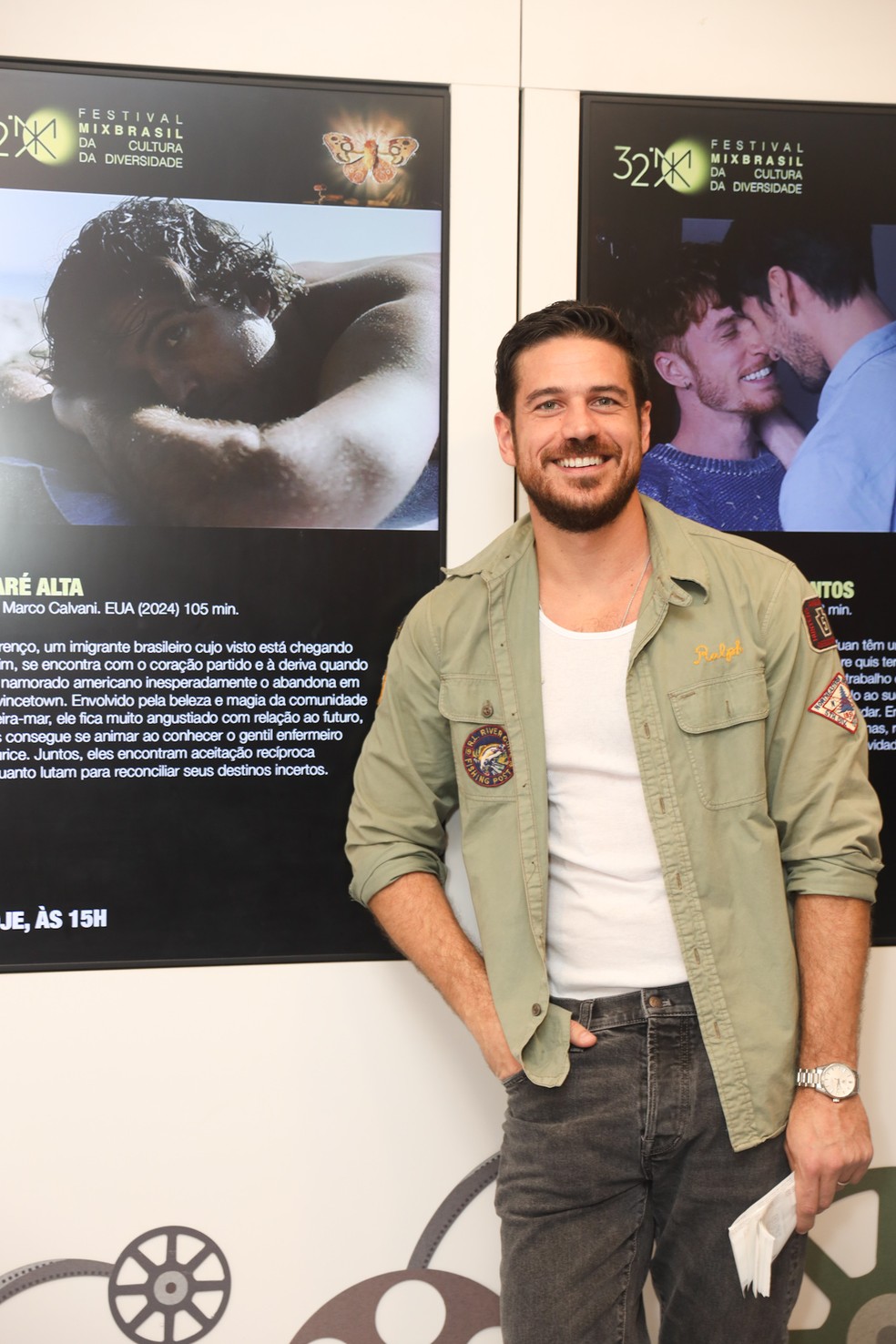 Em temporada no Brasil, Marco Pigossi leva mãe ao Festival MixBrasil