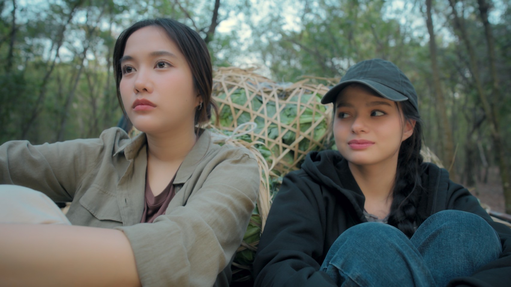 Freen Sarocha e Becky Armstrong vivem romance proibido em 'The Air', de ...