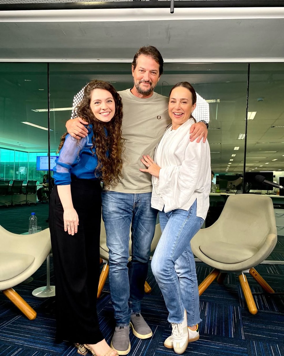 Ex-namorados, Marcelo Serrado e Gabriela Duarte se reencontram com Cecília Dassi e público ...