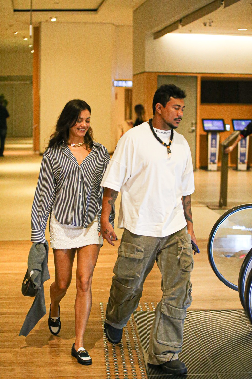 Sophie Charlotte e Xamã trocam beijos em jantar romântico no Rio de Janeiro