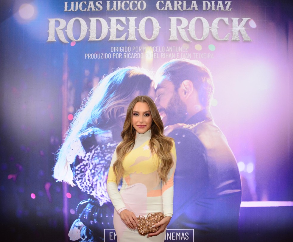 Solteira, Carla Diaz lança filme em que faz par romântico com Lucas Lucco