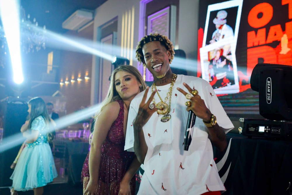 Atriz Melissa Nóbrega completa 15 anos com festança de debutante