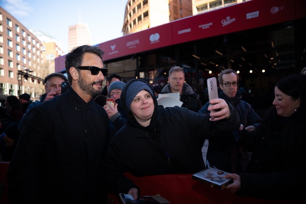 Com presença de Rodrigo Santoro, 'O Último Azul' é muito aplaudido no ...