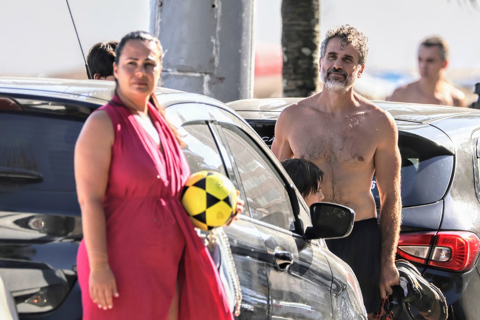 Eriberto Leão aproveita passeio com a esposa e os filhos em praia do ...